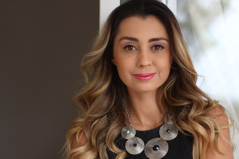 Batom mattelizado Avon Rosa Prisma - Luiza Gomes